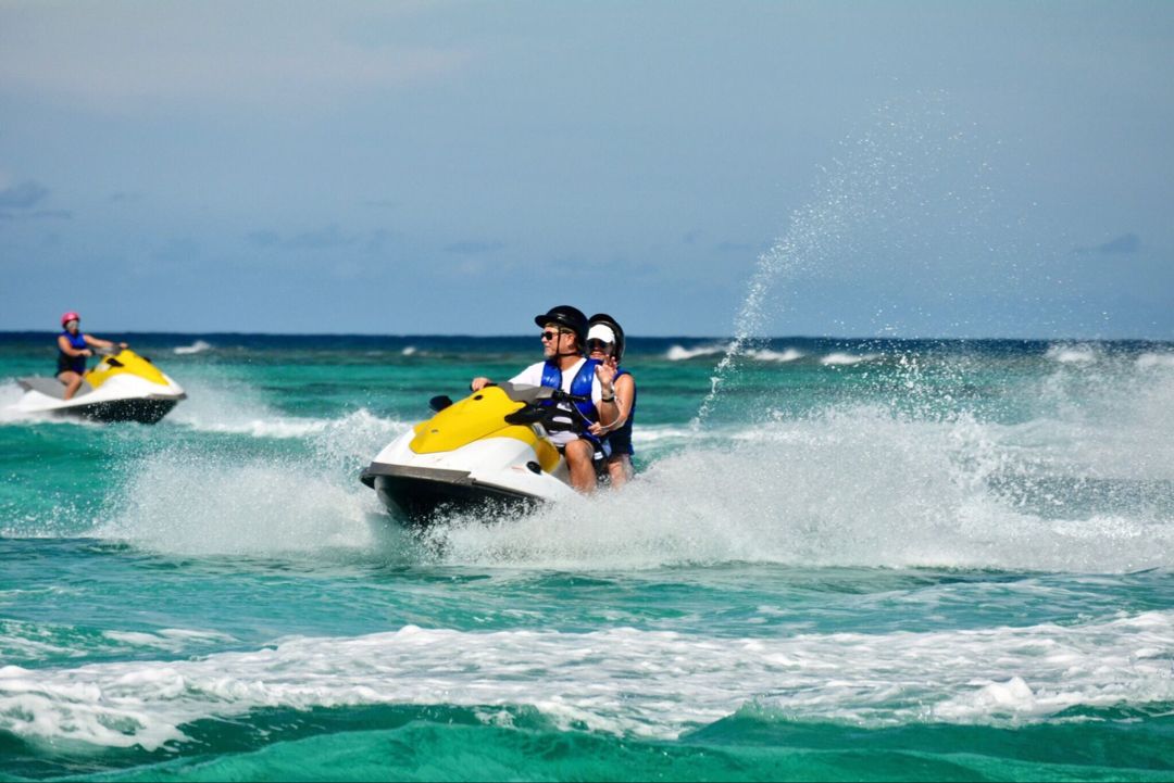 Jet Ski en Roatán, un recorrido por la isla