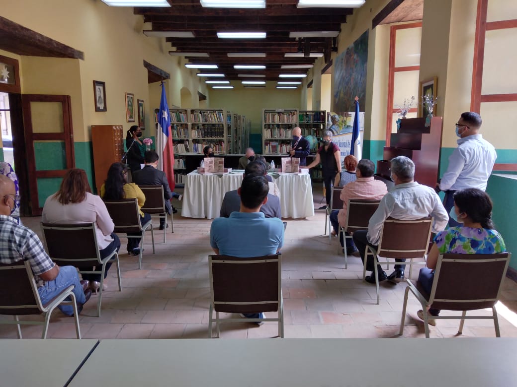 Embajada de Chile dona libros a la Biblioteca Nacional de Honduras Embajada de Chile dona libros a la Biblioteca Nacional de Honduras