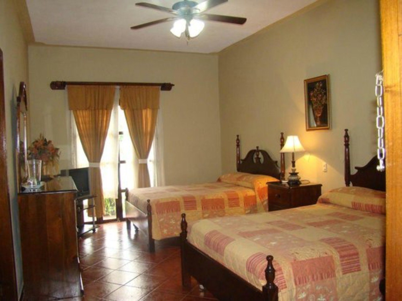 Hotel Acrópolis Maya en el centro de Copán Ruinas