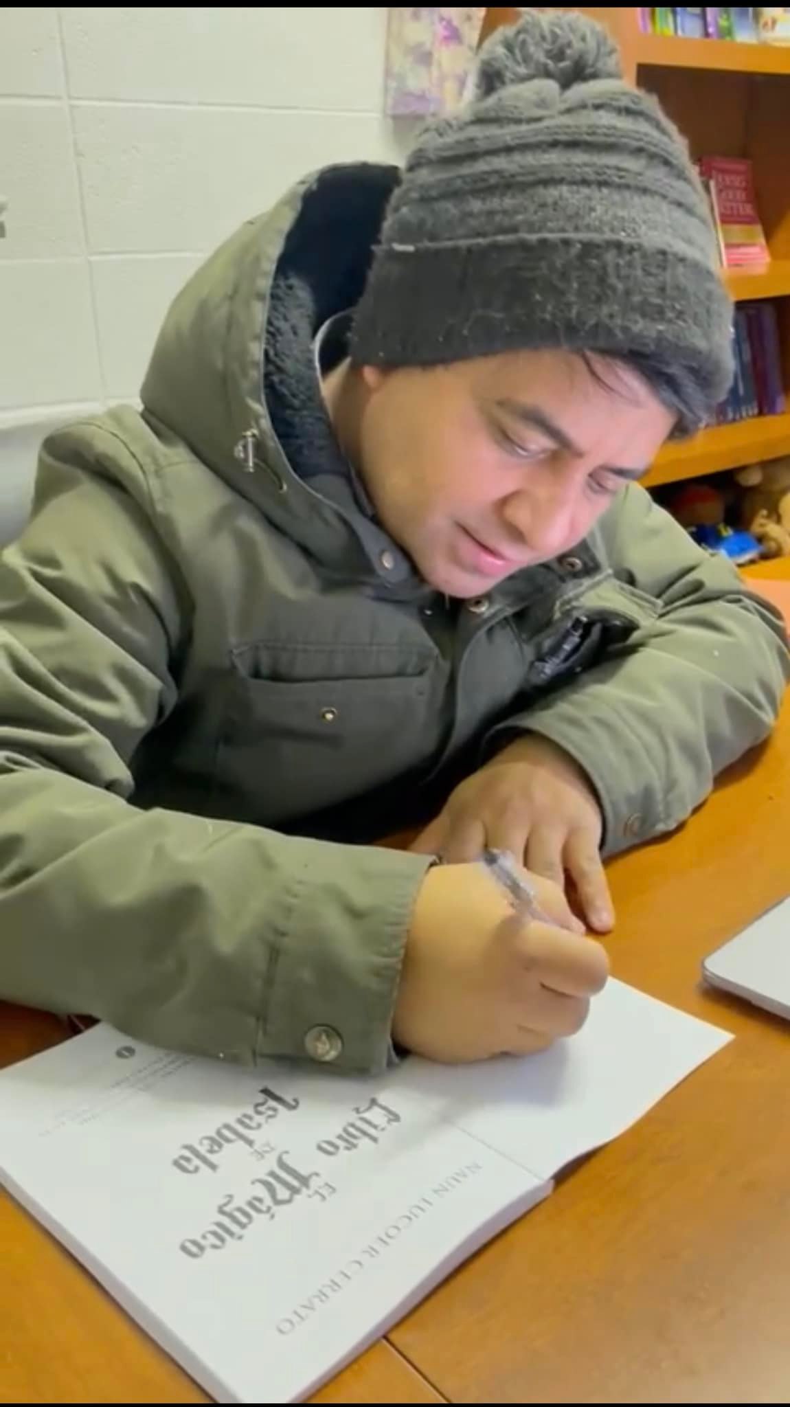 Hondureño Naun Cerrato publicó el primer libro de su trilogía