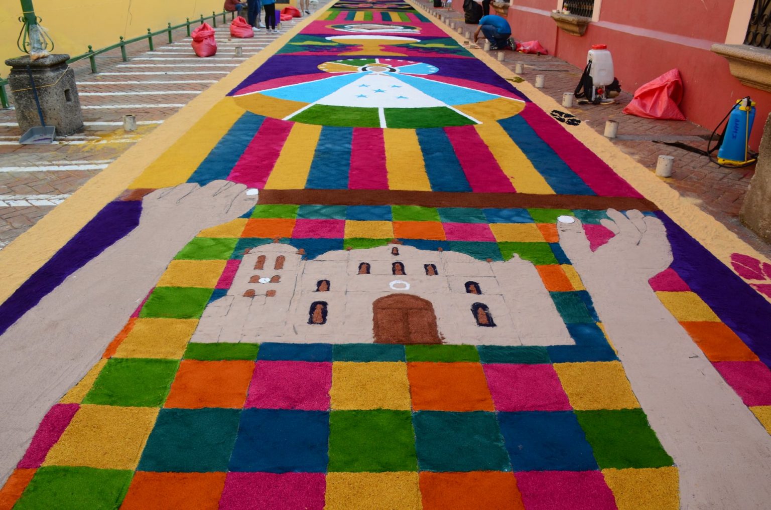 Comayagua se llenó de coloridas alfombras esta Semana Santa