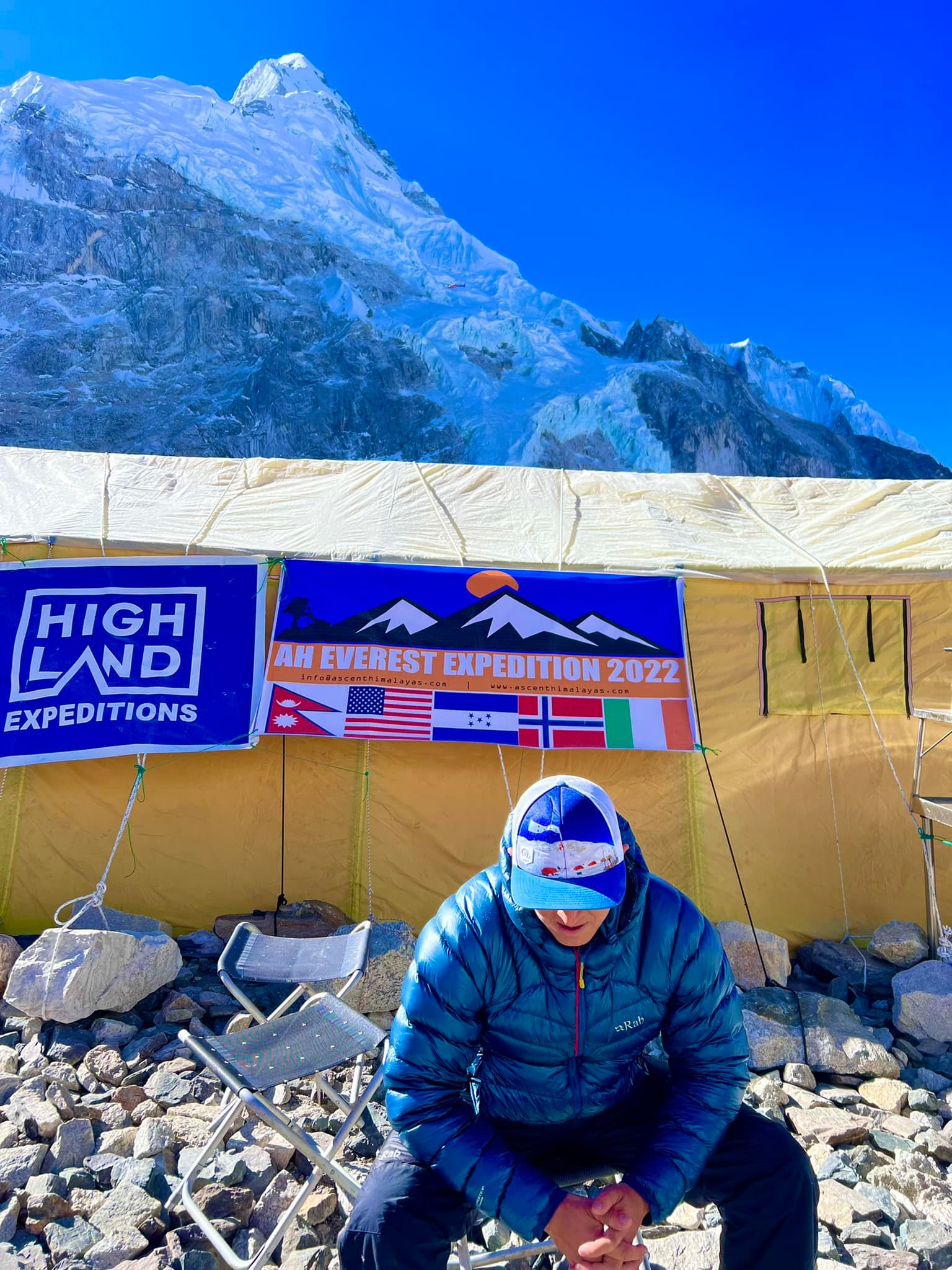 Hondureño Ronald Quintero, se encuentra en la base del Monte Everest