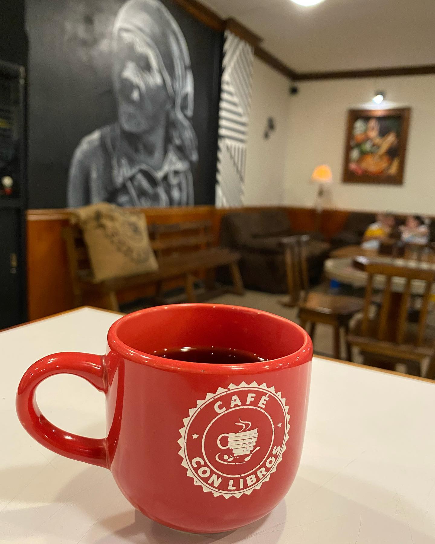 Café con Libros, un espacio que fusiona la literatura y el café en ...