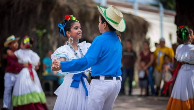 Mes de la Identidad Nacional