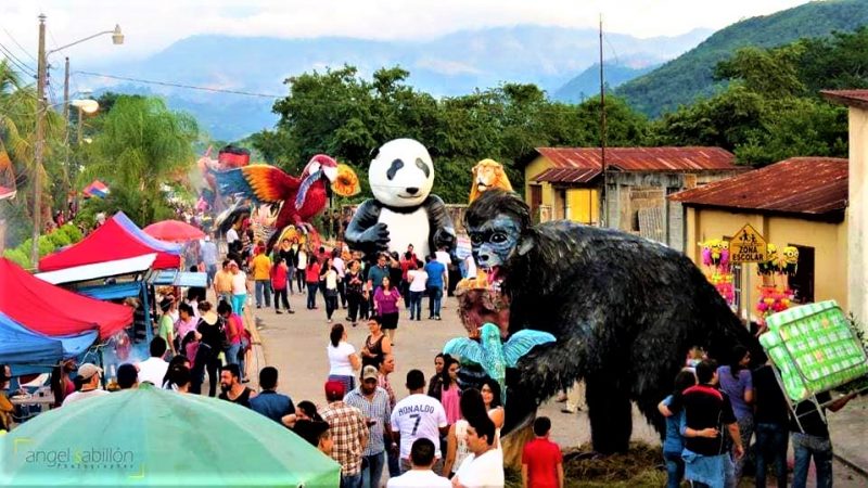 Festival de las Chimeneas Gigantes en Trinidad, Santa Bárbara