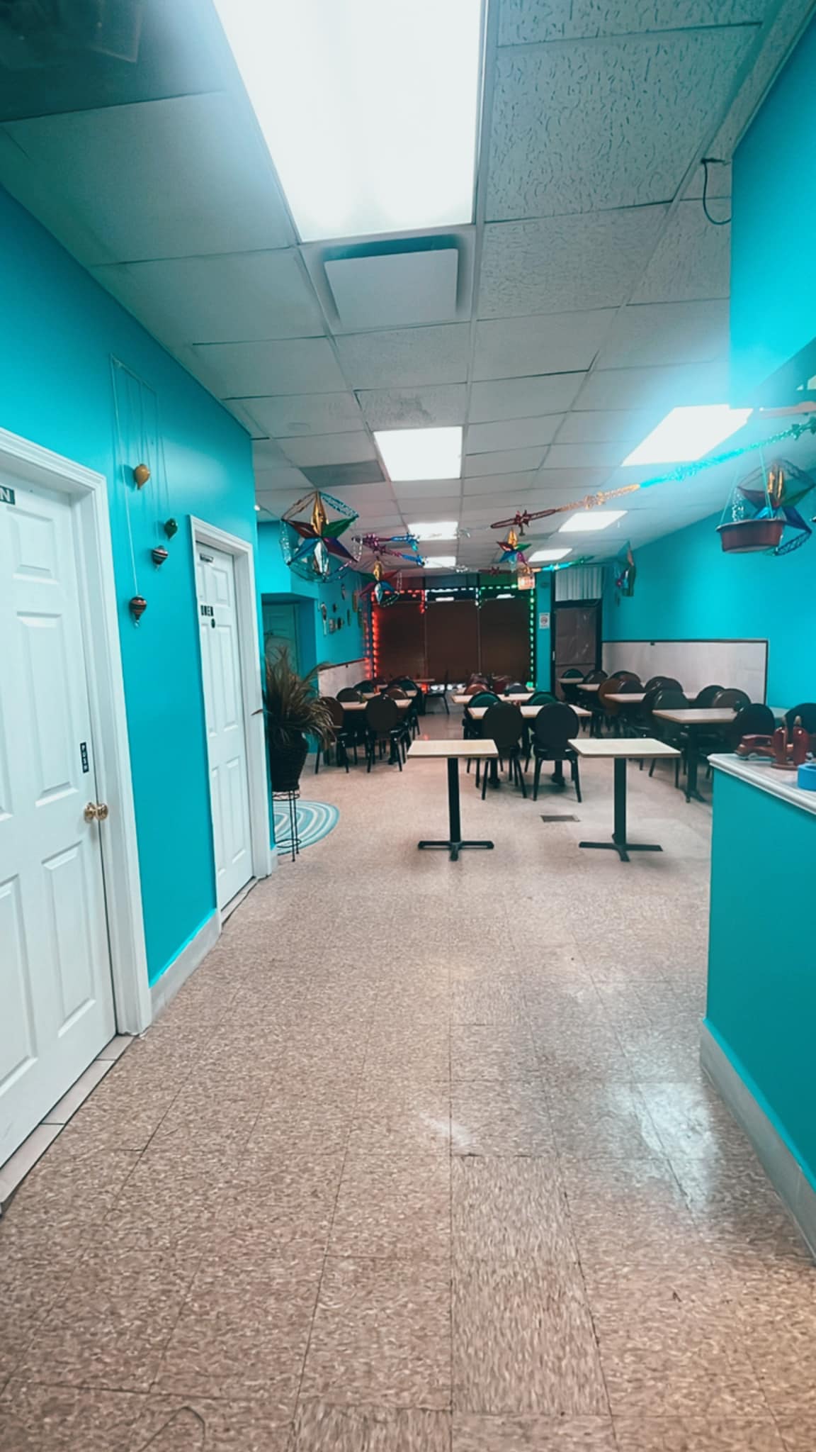 Hondureño inaugura restaurante "Delicias el Catrachito" en Chicago