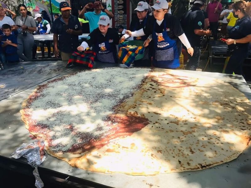 Crean la "mega baleada" de 2.5 metros en San Pedro Sula