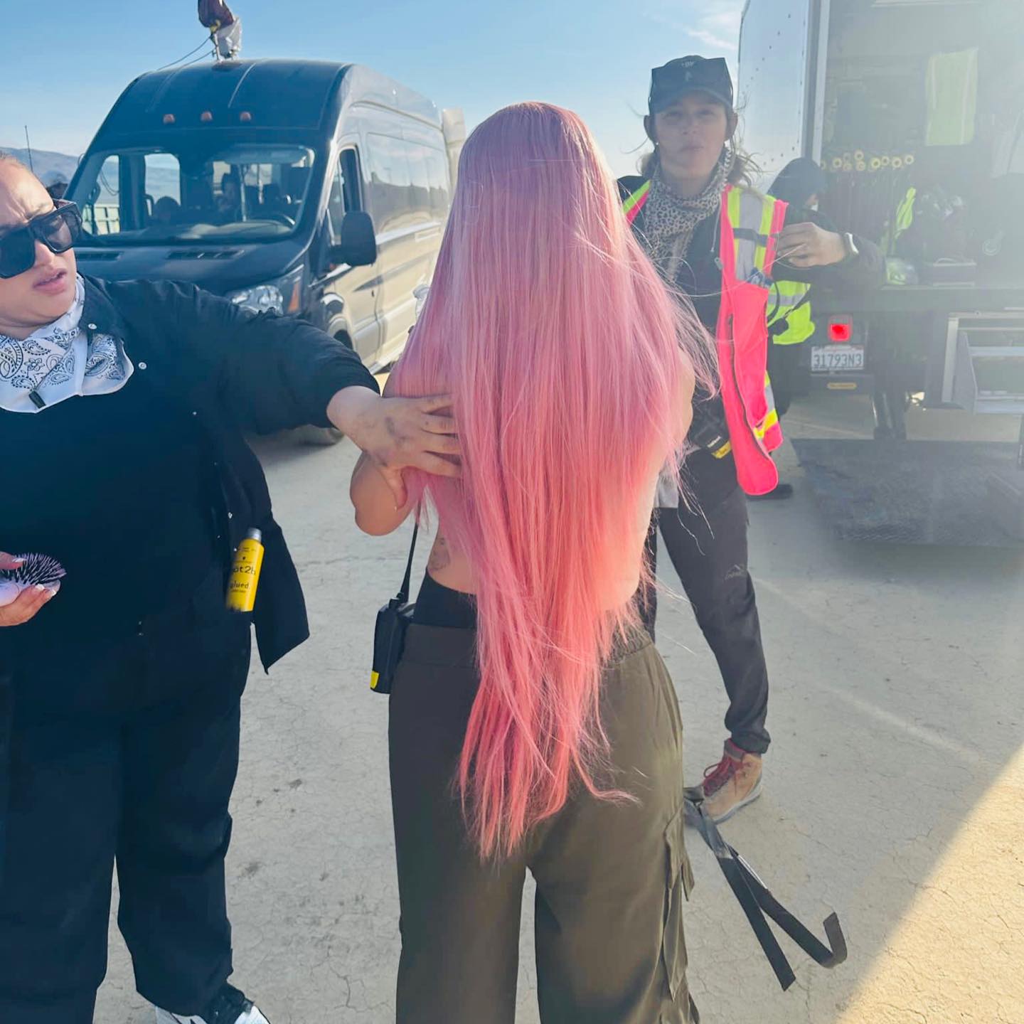 Hondureña Katherine Moncada, maquilló a Karol G para su nuevo vídeo