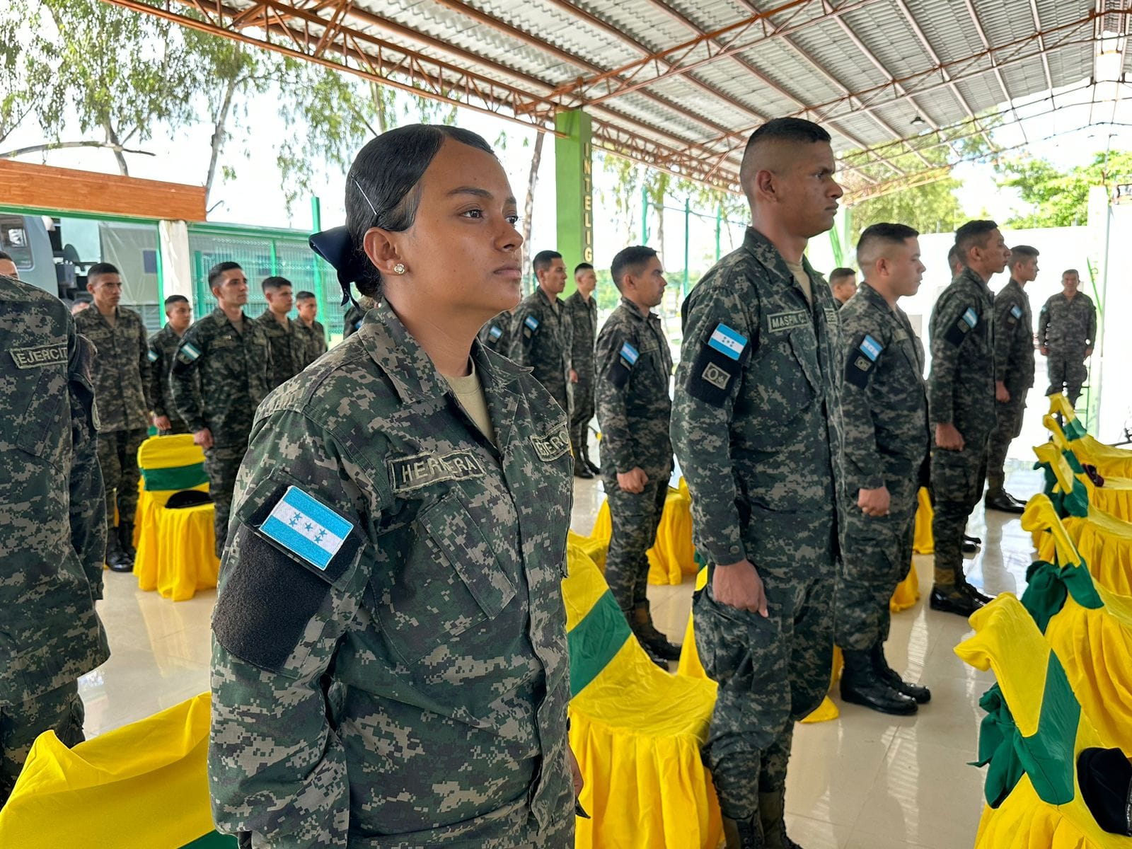FFAA certifica cuatro hondureñas en conducción de camiones Stallion
