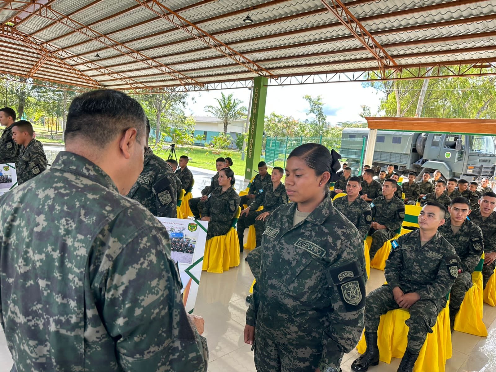 FFAA certifica cuatro hondureñas en conducción de camiones Stallion