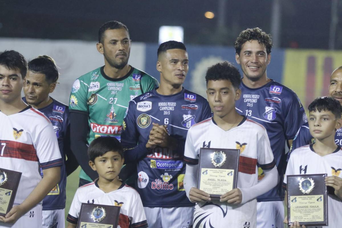 Rinden homenaje a los campeones de Honduras Progreso del 2015