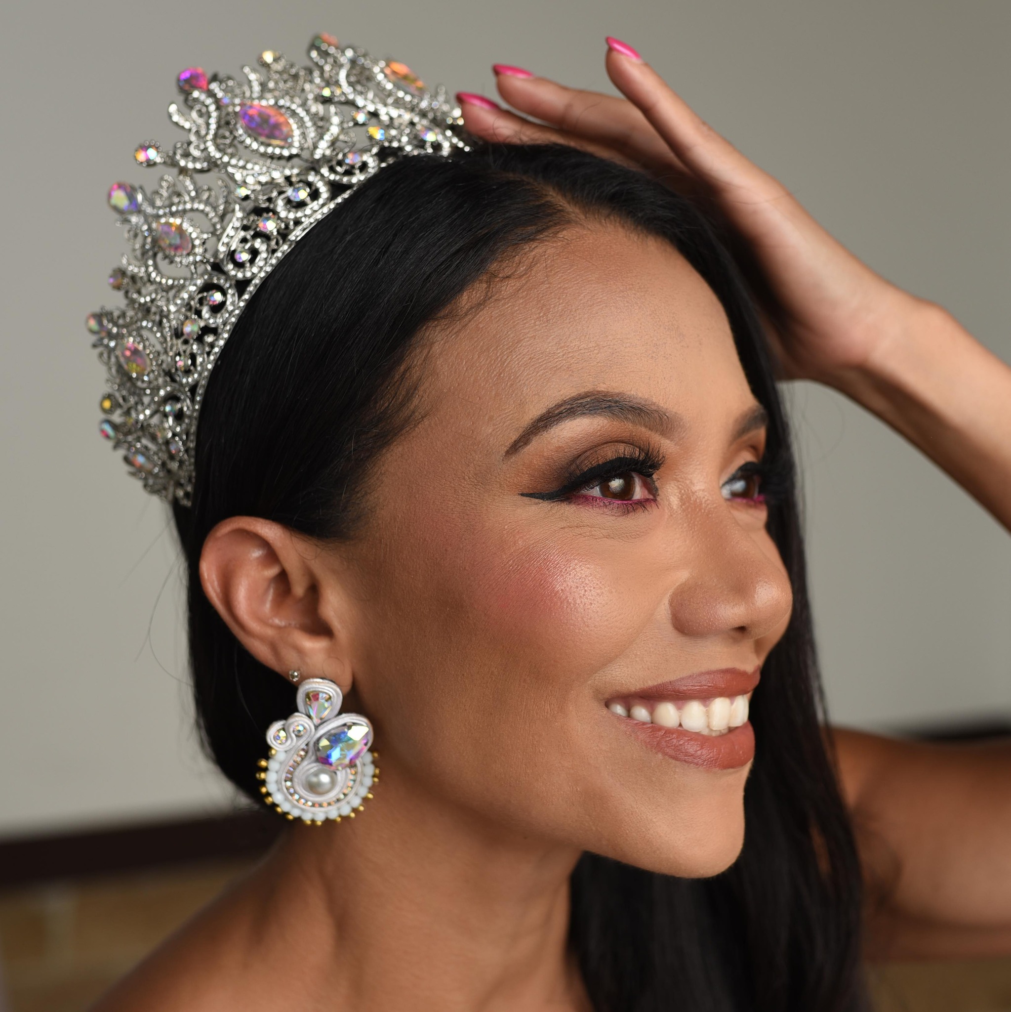 Hondureña Paola Carbajal participa en el certamen de Mrs.Globe 2024