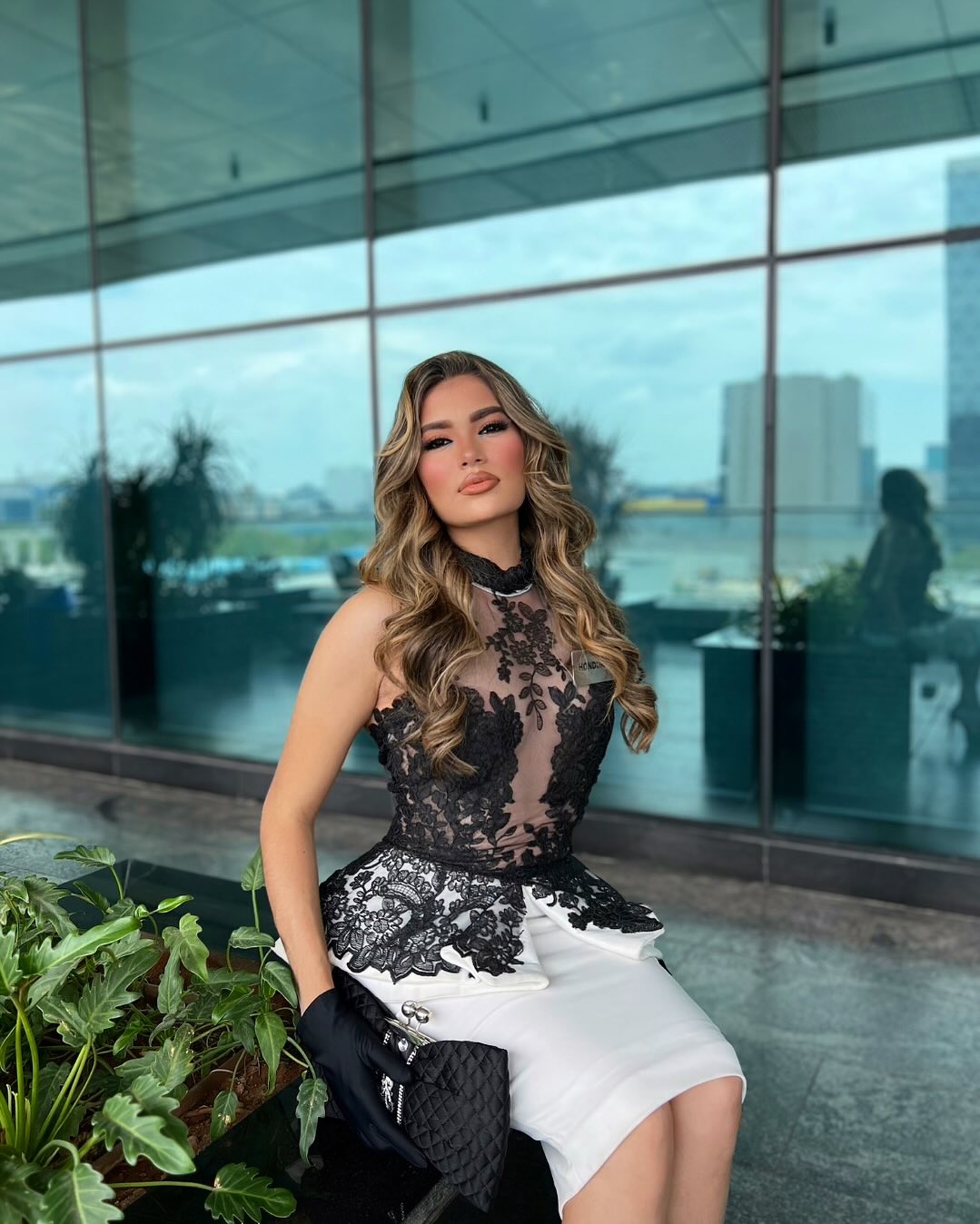 Hondureña Izza Sevilla se encuentra brillando en Miss World 2025 ...