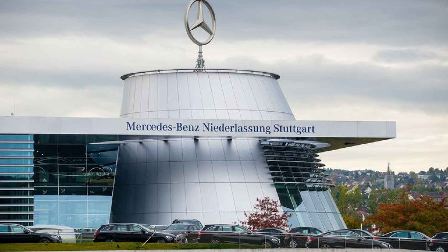 Hondureño fue contratado por la exitosa compañía Mercedes-Benz en Alemania